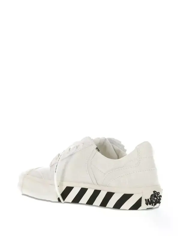 Off-White Arrow Stripe Low Top Sneakers