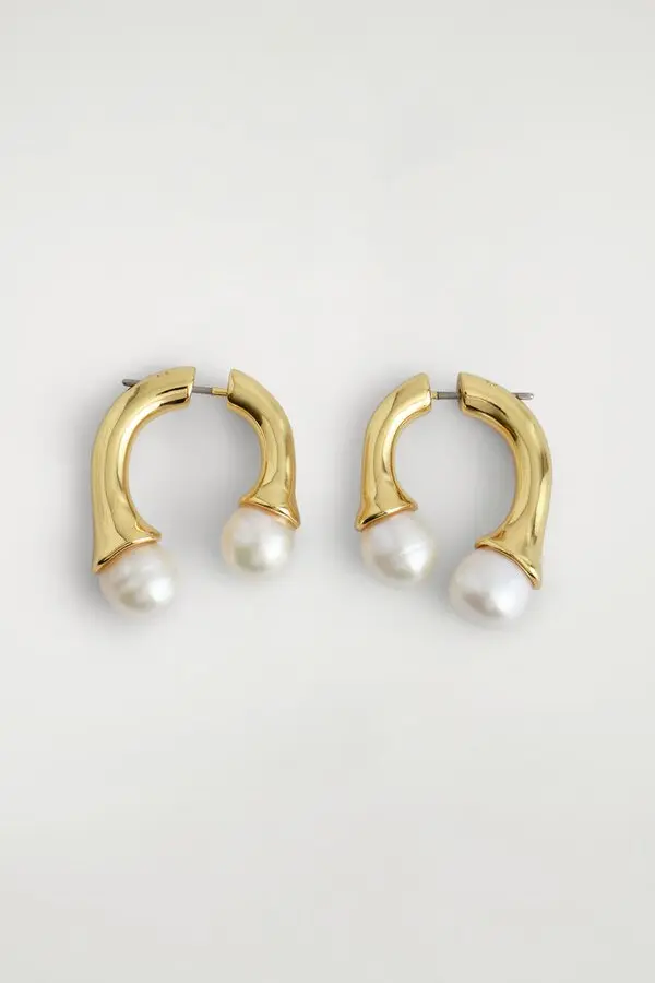 Cos Arched Freshwater Pearl Earrings - Gold