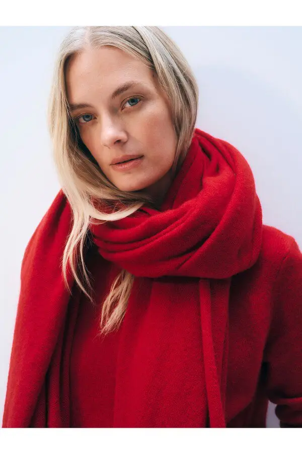 WHITE & WARREN Cashmere Travel Wrap | Deep Crimson - Red