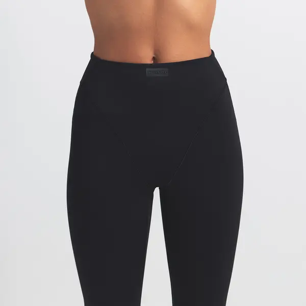 Nike Skims Matte High-waisted V-line 26" Leggings - Black
