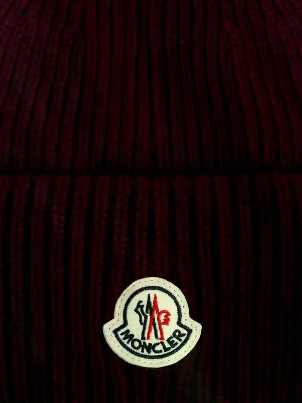 Moncler Logo Patch Ribbed Beanie - Red