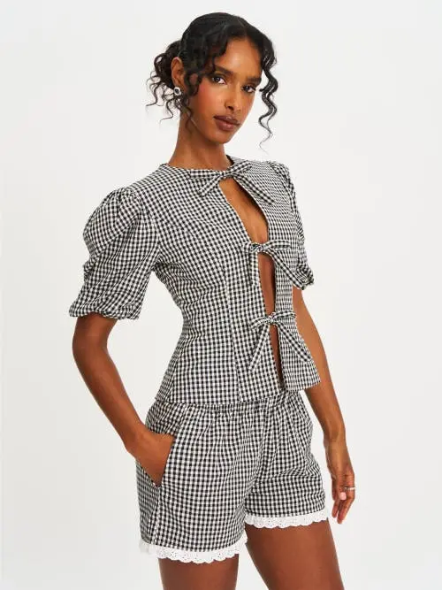MISS CIRCLE NEW YORK Qusayla Gingham Bow-tie Puff Sleeve Top - Black
