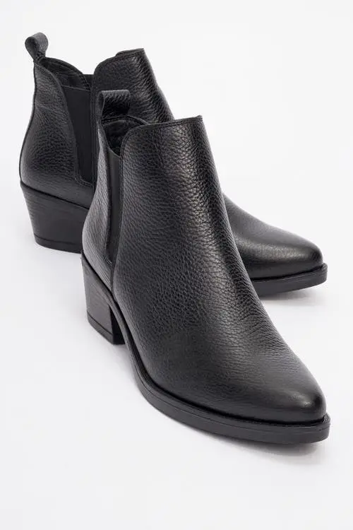 FOREVER & ALWAYS SHOES Dovena Leather Block Heel Ankle Boots - Black Leather