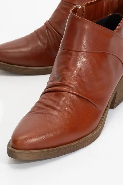 FOREVER & ALWAYS SHOES Rule Leather Chunky Boots - Dark Cognac Leather