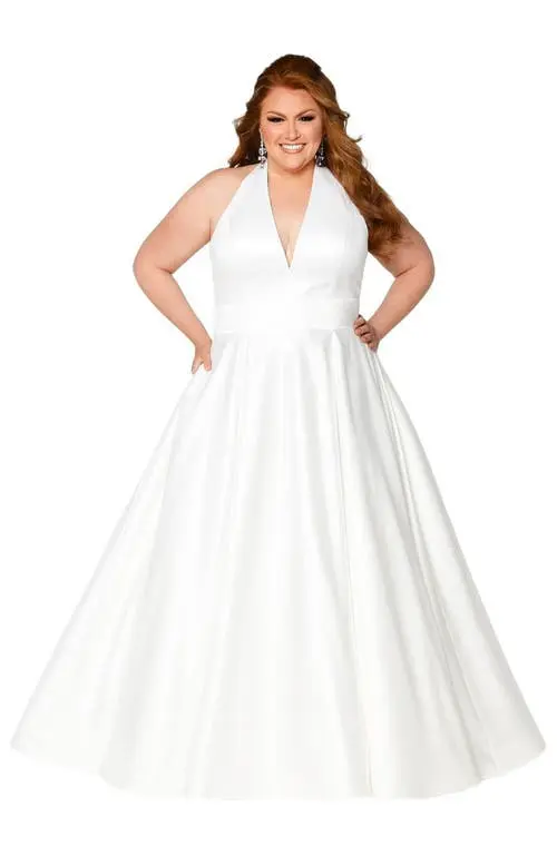 SYDNEY'S CLOSET Norma Jean Halter Wedding Dress