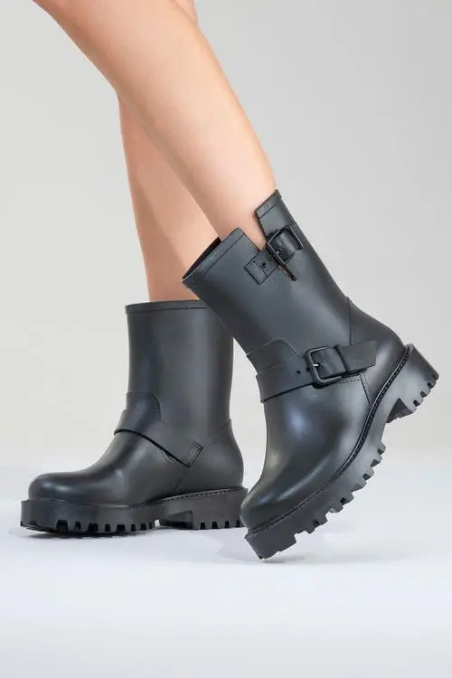 PROLOGUE SHOES Zone Rain Boot - Black Faux Leather