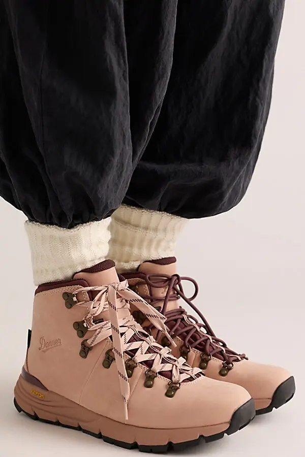 DANNER Mountain 600 Leaf Hiking Boots - Pink