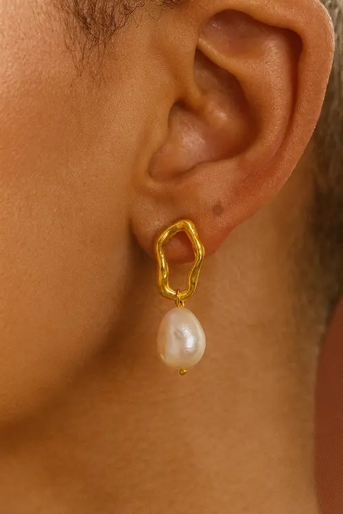 OTTOMAN HANDS Gloria Pearl Stud Earrings