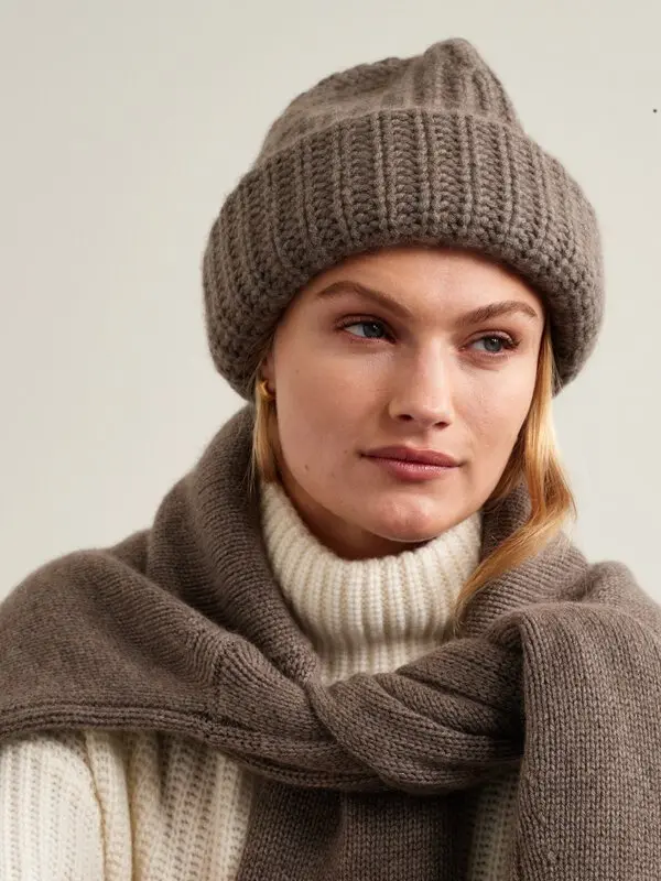 LISA YANG Beatris Ribbed Cashmere Beanie - Neutrals