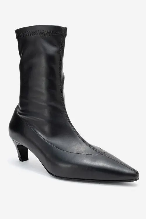 PROLOGUE SHOES Alora Kitten Heel Boot - Black