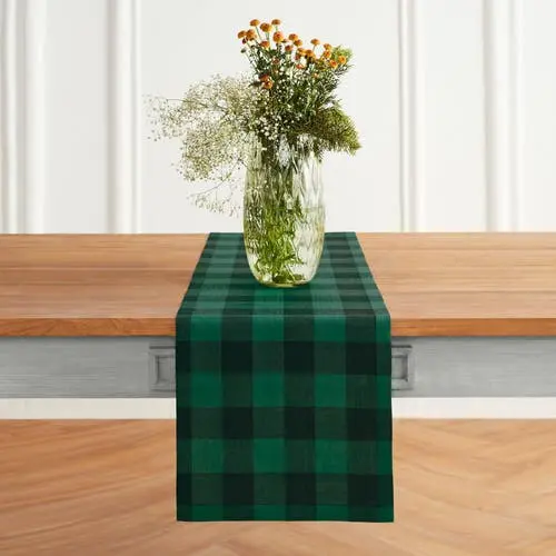 SOLINO HOME Linen Table Runnerbuffalo Check - Green And Black