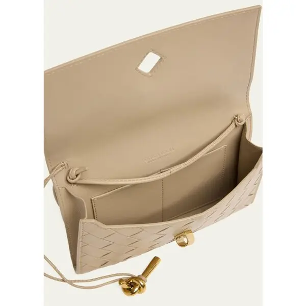Bottega Veneta Andiamo Leather Pouch - Ecru