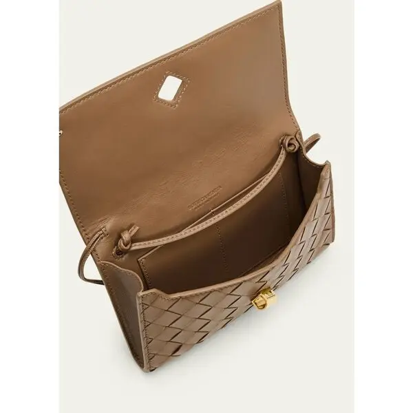 Bottega Veneta Andiamo Leather Pouch - Ecru