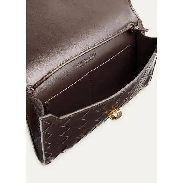 Bottega Veneta Andiamo Leather Pouch - Ecru