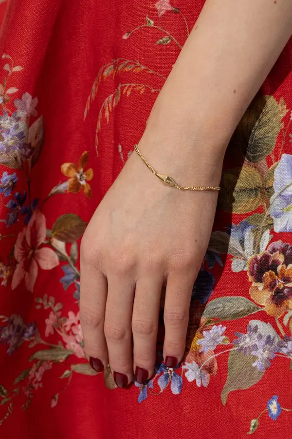 JIMMY CHOO Engraved Logo Bracelet - Gold
