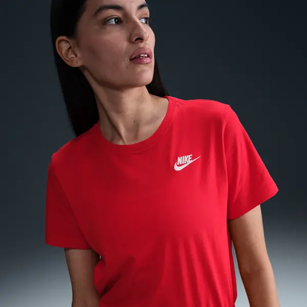 Nike Sportswear Club Essentials T-shirt - Red