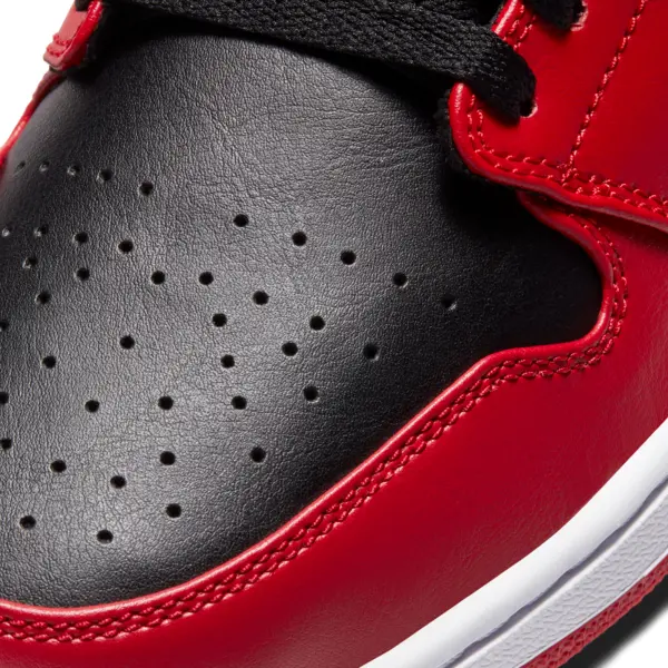 JORDAN 1 Low Sneakers