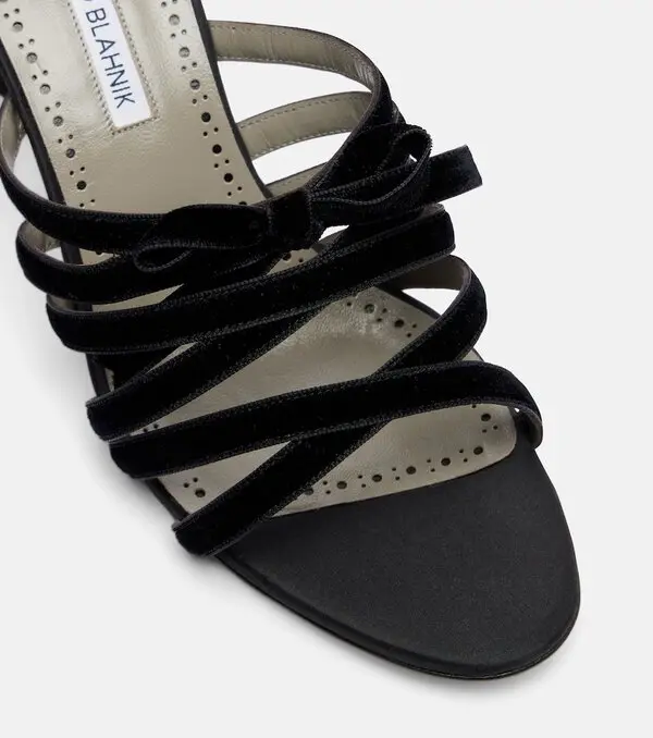 Manolo Blahnik Clementel 70 Velvet Mules - Black