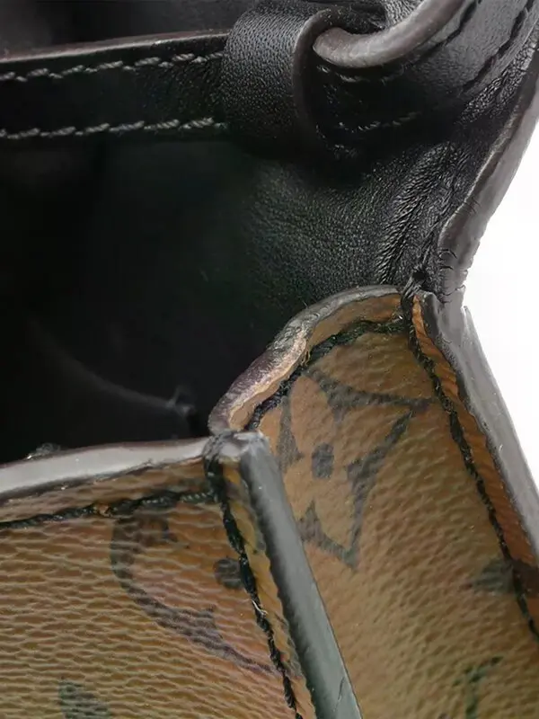 LOUIS VUITTON 2017 Monogram Reverse Column Clutch