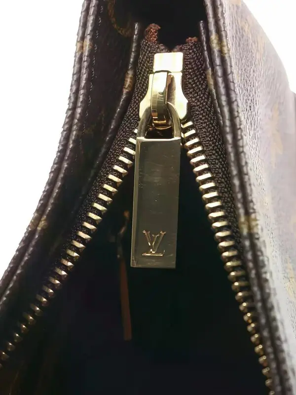 LOUIS VUITTON 2002 Trotteur Monogram Shoulder Bag