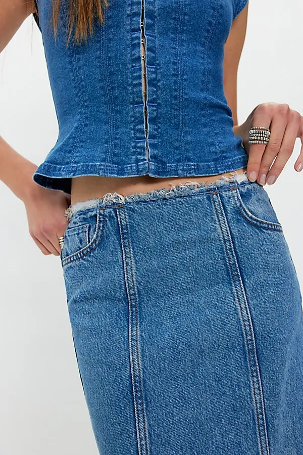 MOTHER The Chip Clip Maxi Fray Denim Skirt