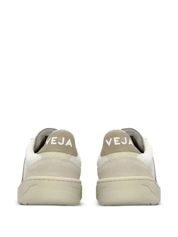 VEJA V-90 Sneakers - Beige
