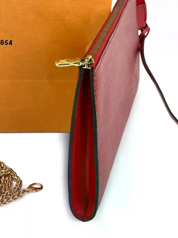LOUIS VUITTON 24 Epi Pochette Accessoires Clutch - Red
