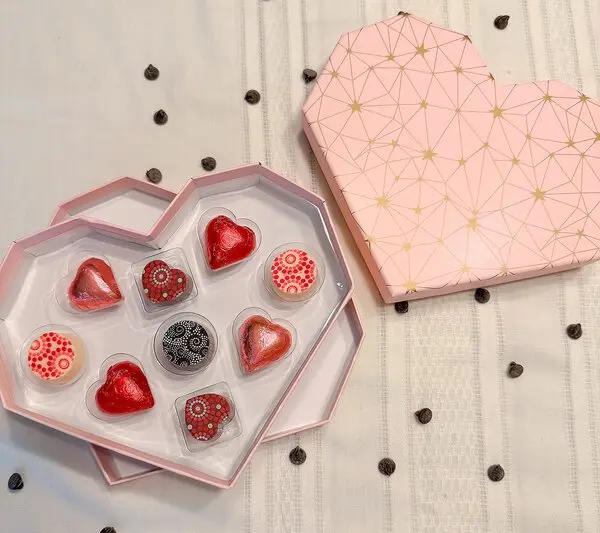 CHOCOLATE WORKS 9pc Truffle& Chocolates In Heart Boxes