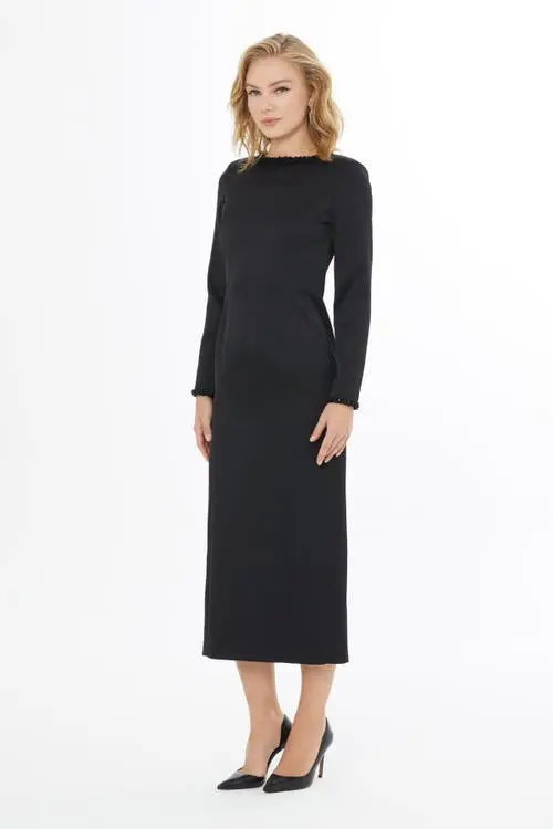 GIZIA Maxi Dress With Neckline Trim And Zippered Closure