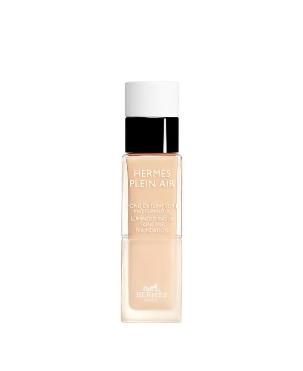 Hermès Plein Air Luminous Matte Foundation - 17w Vanille Is A Slightly Apricot-colour