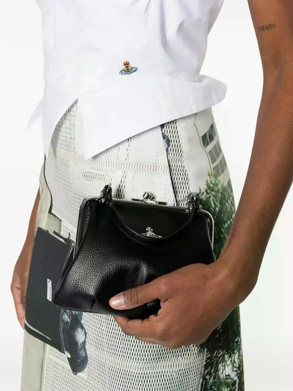 VIVIENNE WESTWOOD Granny Frame Clutch - Black