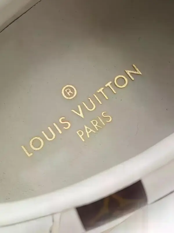 LOUIS VUITTON 2019 Front Row Sneakers
