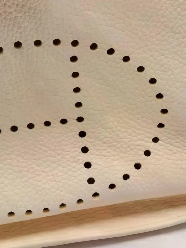 Hermès 2021 Evelyne Iii Pm Shoulder Bag - Neutrals