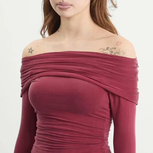PEACHY DEN The Kylie Cold Shoulder Top - Red Sandstone