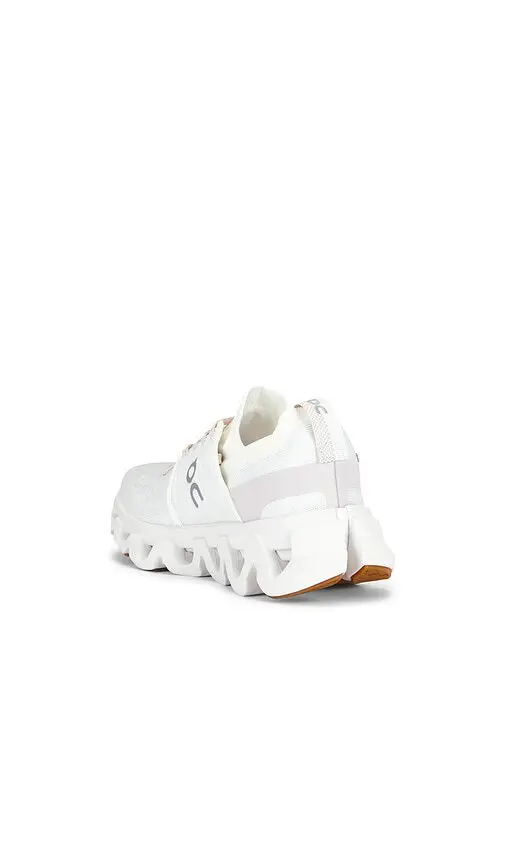 On Cloudswift 4 Sneaker - White