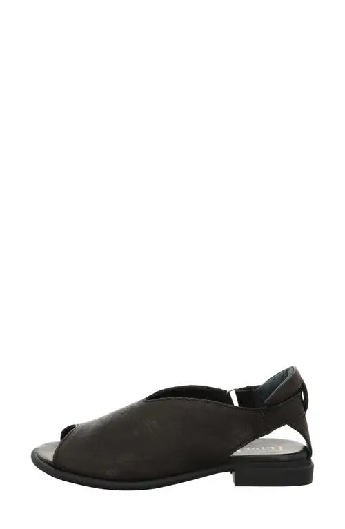 Think! Kamaa Peep-toe Sandals