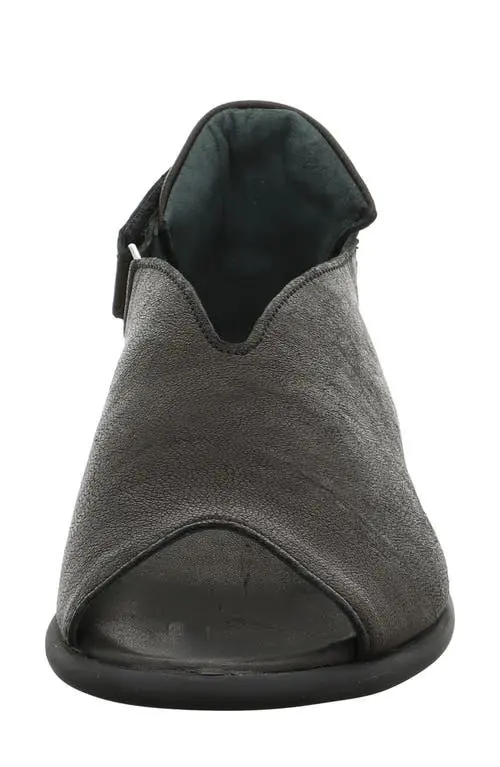 Think! Kamaa Peep-toe Sandals