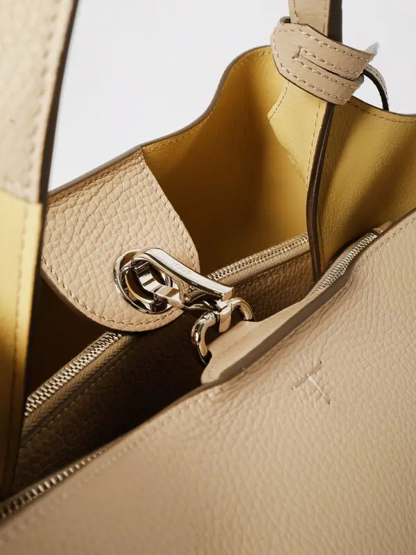 TOD'S Leather Handbag - Beige