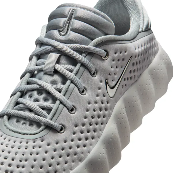 Nike Mind 002 Sneakers
