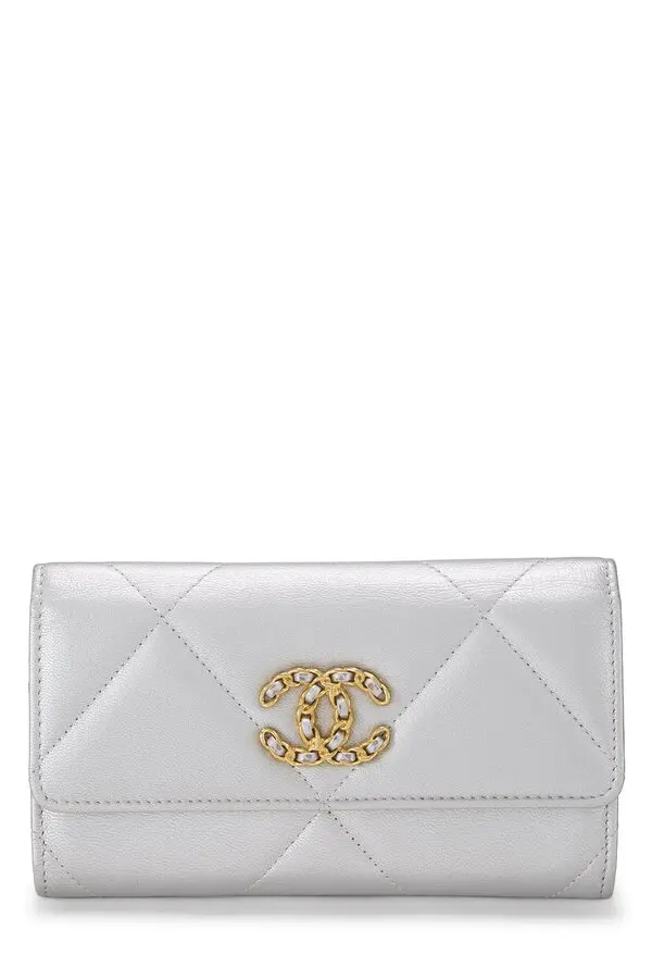 Chanel Quilted Lambskin 19 Flap Wallet - Silver