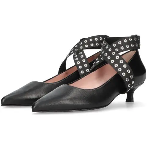 Pretty Ballerinas Pointed Toe Pump With Eyelet Detail