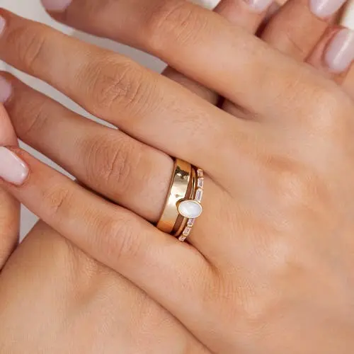 SARA PATINO Petite Oval Pearl Ring