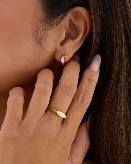 SARA PATINO Calla Signet Pearl Ring