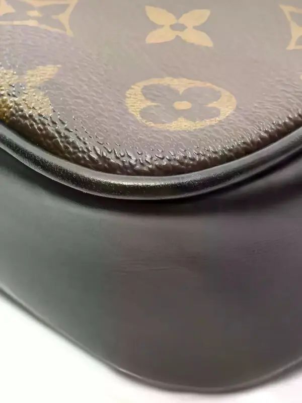 LOUIS VUITTON 2009 Pm Basse Monogram Messenger Bag