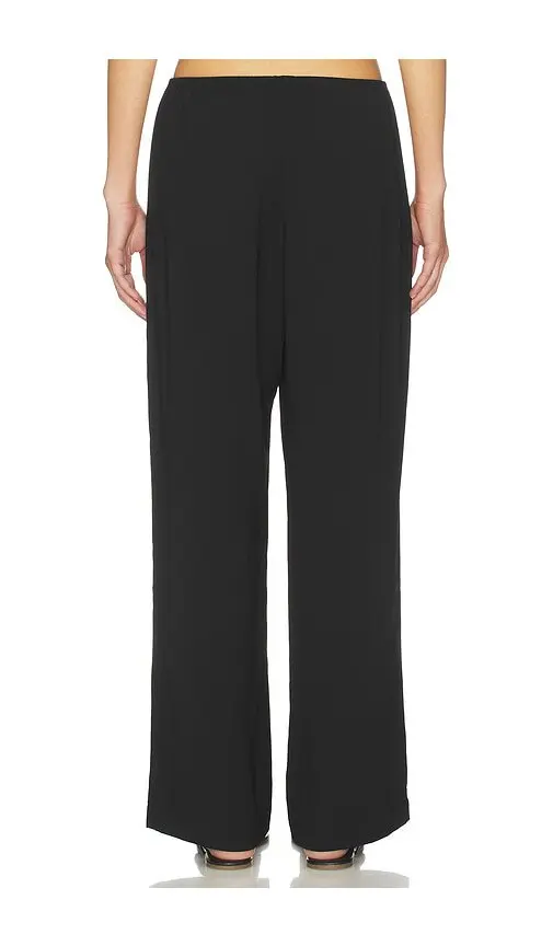Donni. Crepe Simple Pant