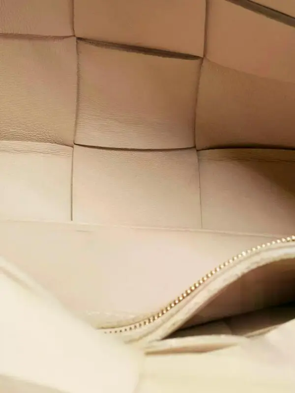 Bottega Veneta Intrecciato Leather Crossbody Bag - Neutrals
