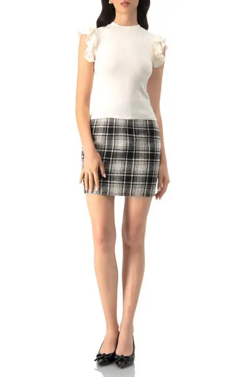 IVONNE Ribbed Straight Top With Ruffles
