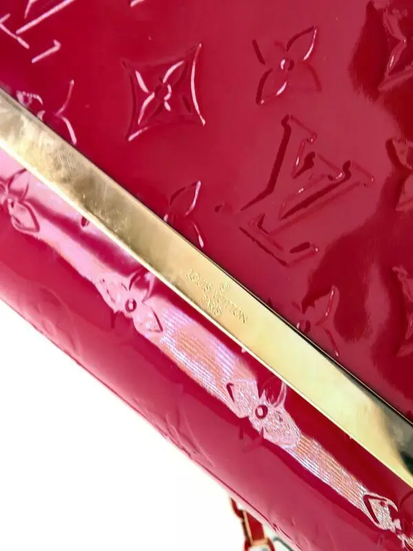 LOUIS VUITTON Monogram Vernis Ana Clutch Bag - Red