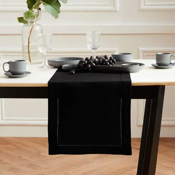 SOLINO HOME Linen Table Runnersonoma Hemstitch - Black