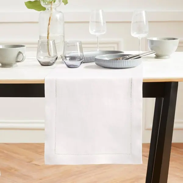 SOLINO HOME Linen Table Runnersonoma Hemstitch - White
